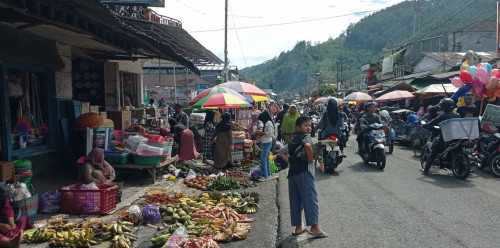 Liburan ke Dieng, Ada Oleh-Oleh Khas di Pasar Kliwon Kalibening | NNC ...