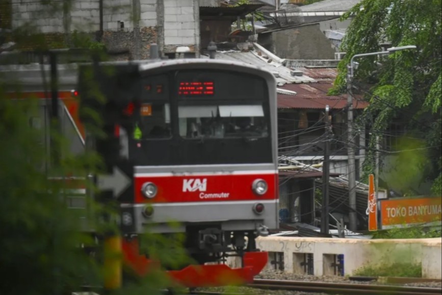 Semua Jalur KRL Commuter Line Beroperasi 24 Jam di Malam Tahun Baru 2025 | NNC Netralnews