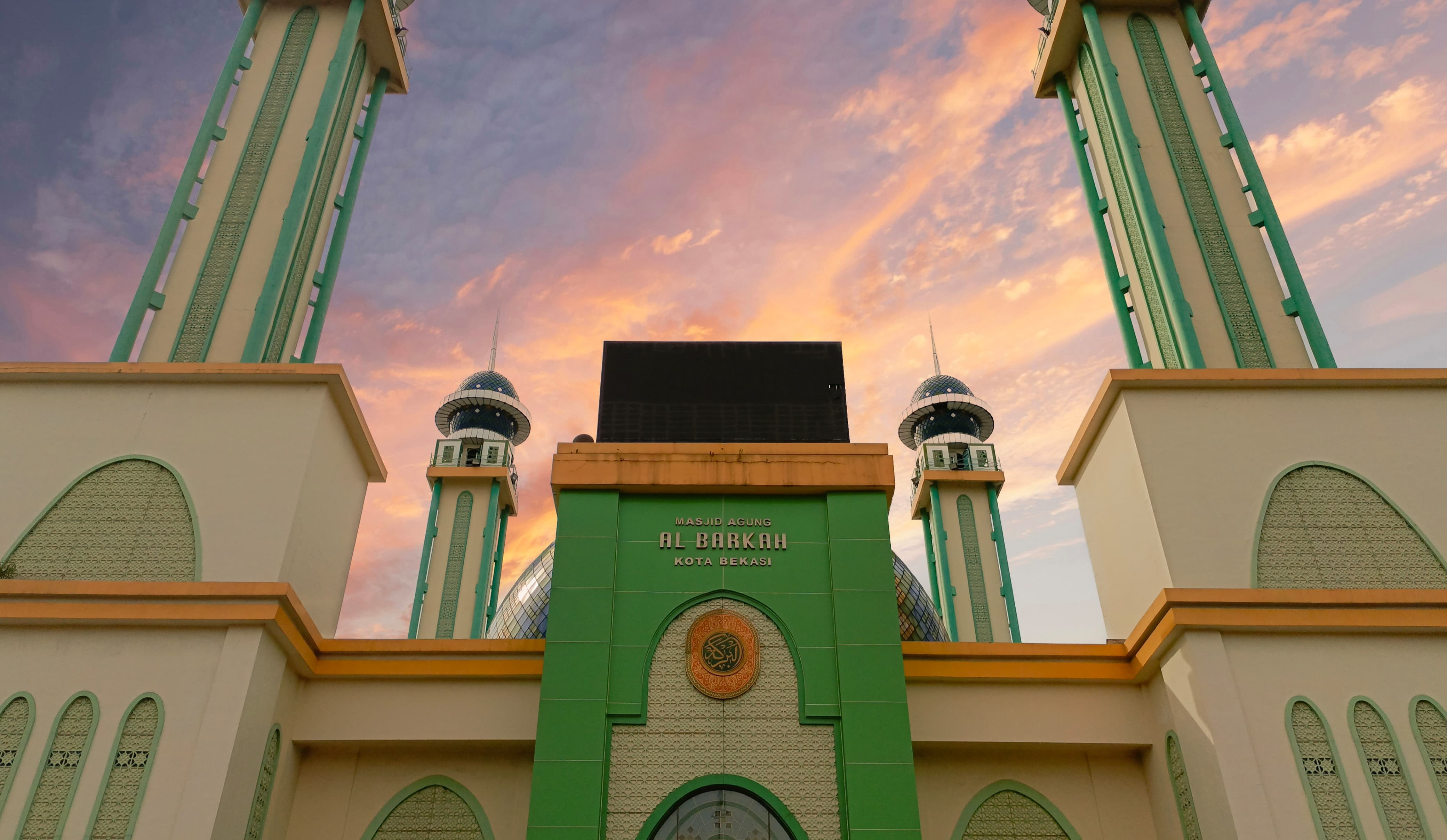 Al-Barkah: Masjid Agung Tertua di Bekasi yang Selalu Ramai Pengunjung ...