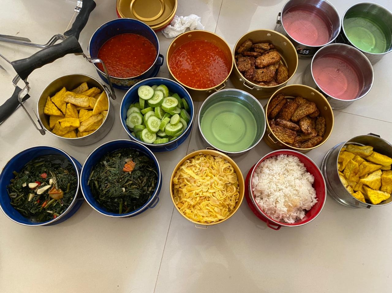 Rantang: Simbol Tradisi dan Kehidupan Berkelanjutan dalam Budaya ...