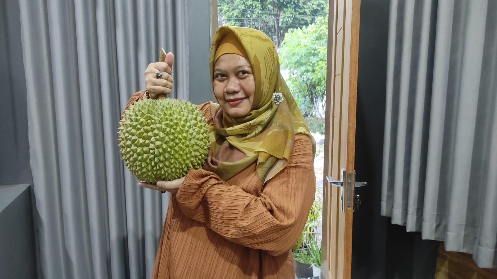 Kembangkan Buah Durian Sistem Top Working Lagi Ngetren di Banjarnegara ...