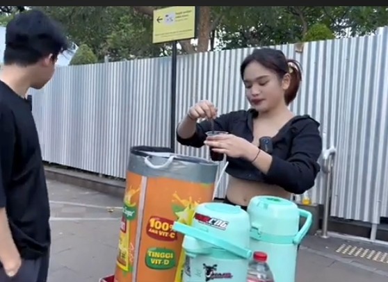 Lama Tak Disoroti Media, Viral Video Jeje Slebew Jualan Kopi Starling | NNC Netralnews