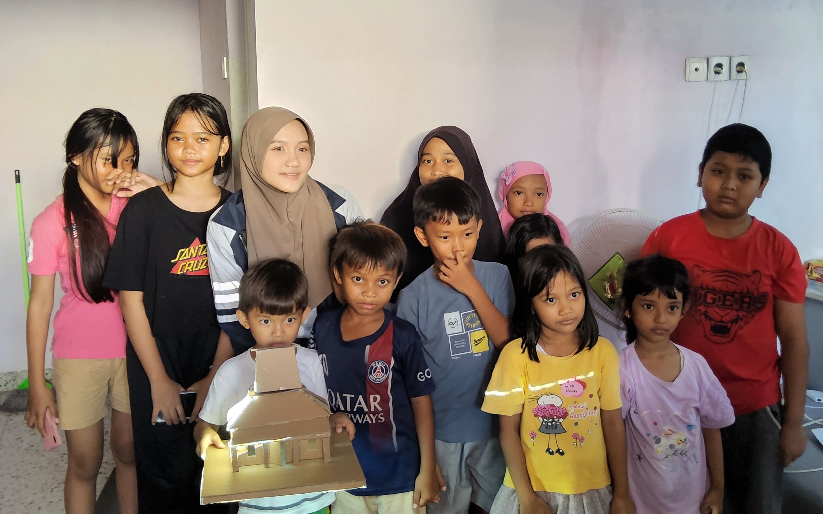 Pengenalan Arsitektur melalui Maket Sederhana Rumah Adat Joglo kepada ...