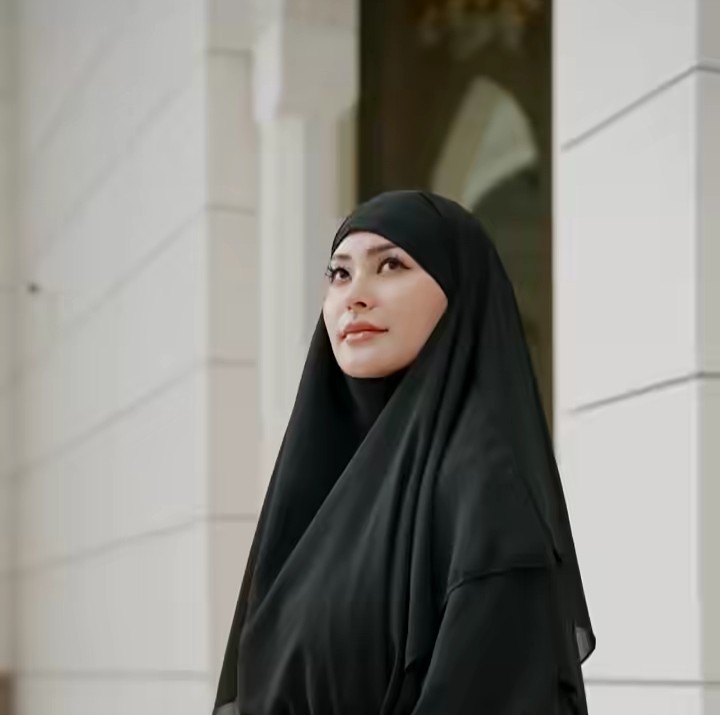 Perjalanan Hidup Rae Lil Black, Banting Setir dari Bintang Dewasa Menjadi Mualaf | NNC Netralnews