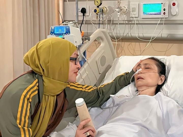 Ibunda Dirawat di RS, Angelina Sondakh Mohon Doa | NNC Netralnews