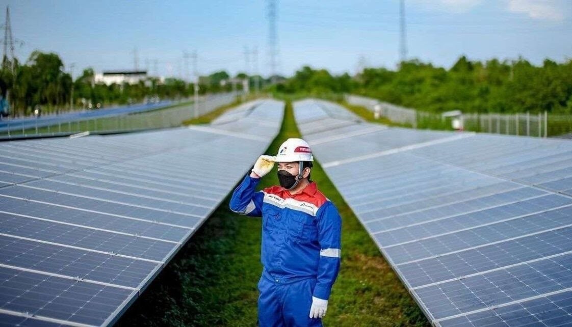 Pertamina NRE's Innovative Use of Drones and AI for Solar Power Plant ...