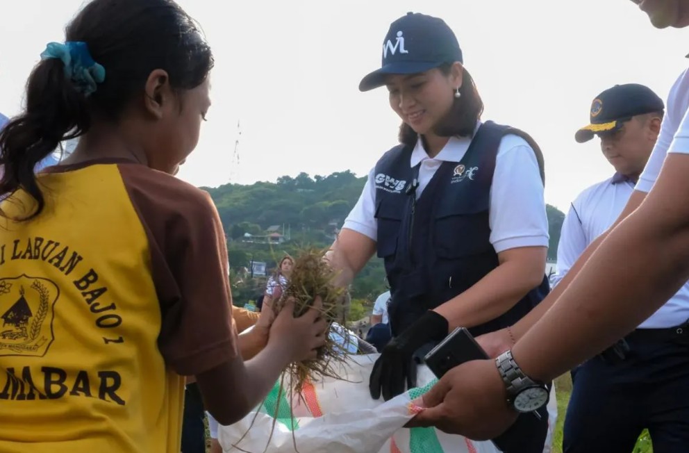 Clean Tourism Movement Aims to Make Labuan Bajo a High-Quality ...