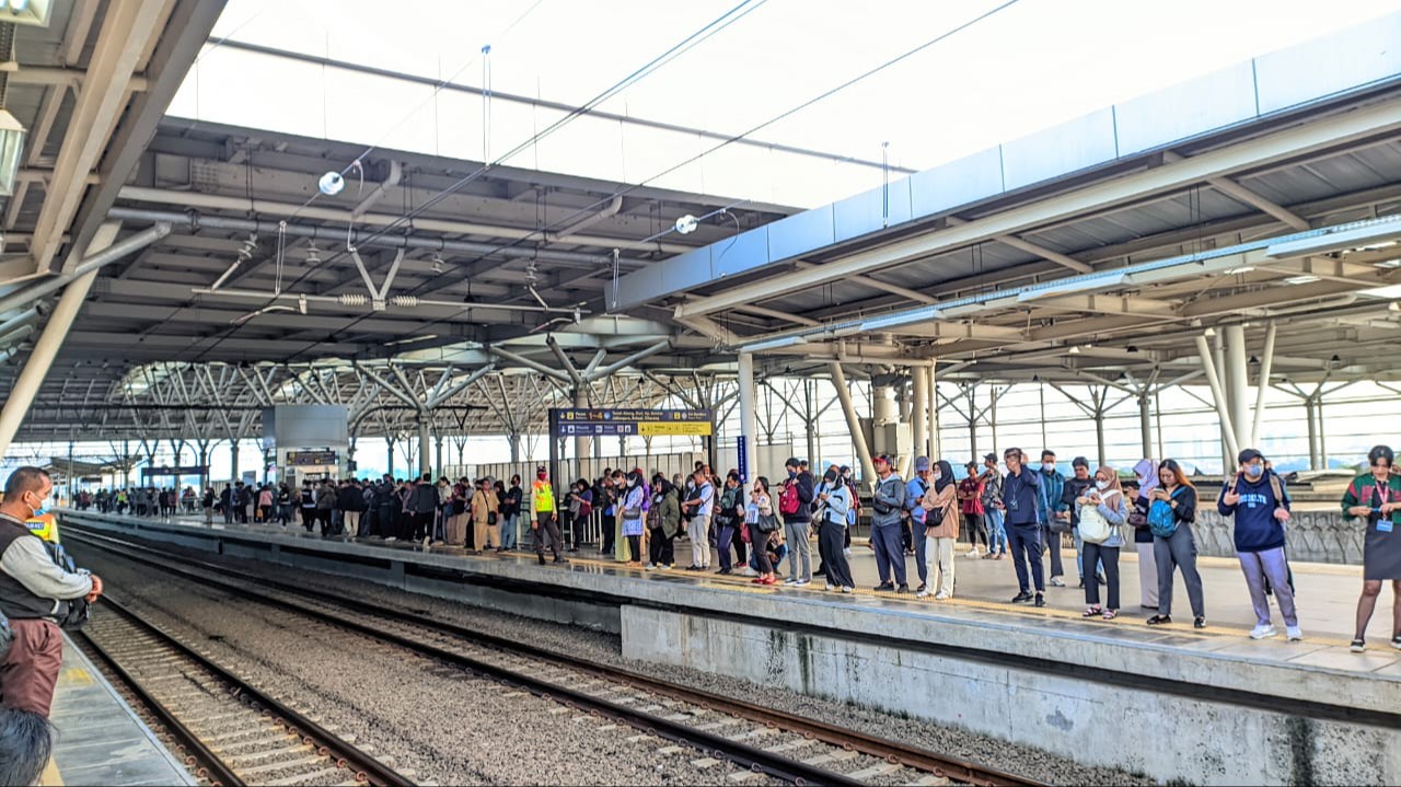 KRL dan Harapan Masa Depan Kota: Hijau, Cepat, tapi Perlu Solusi ...
