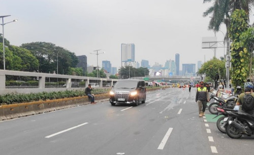 Jalan di Depan Gedung DPR Senayan sudah Bisa Dilalui Kendaraan | NNC ...