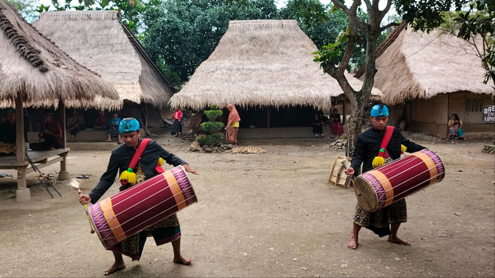 Pesona Budaya Sasak di Desa Wisata Sasak Ende: Tradisi Abadi di Jantung ...