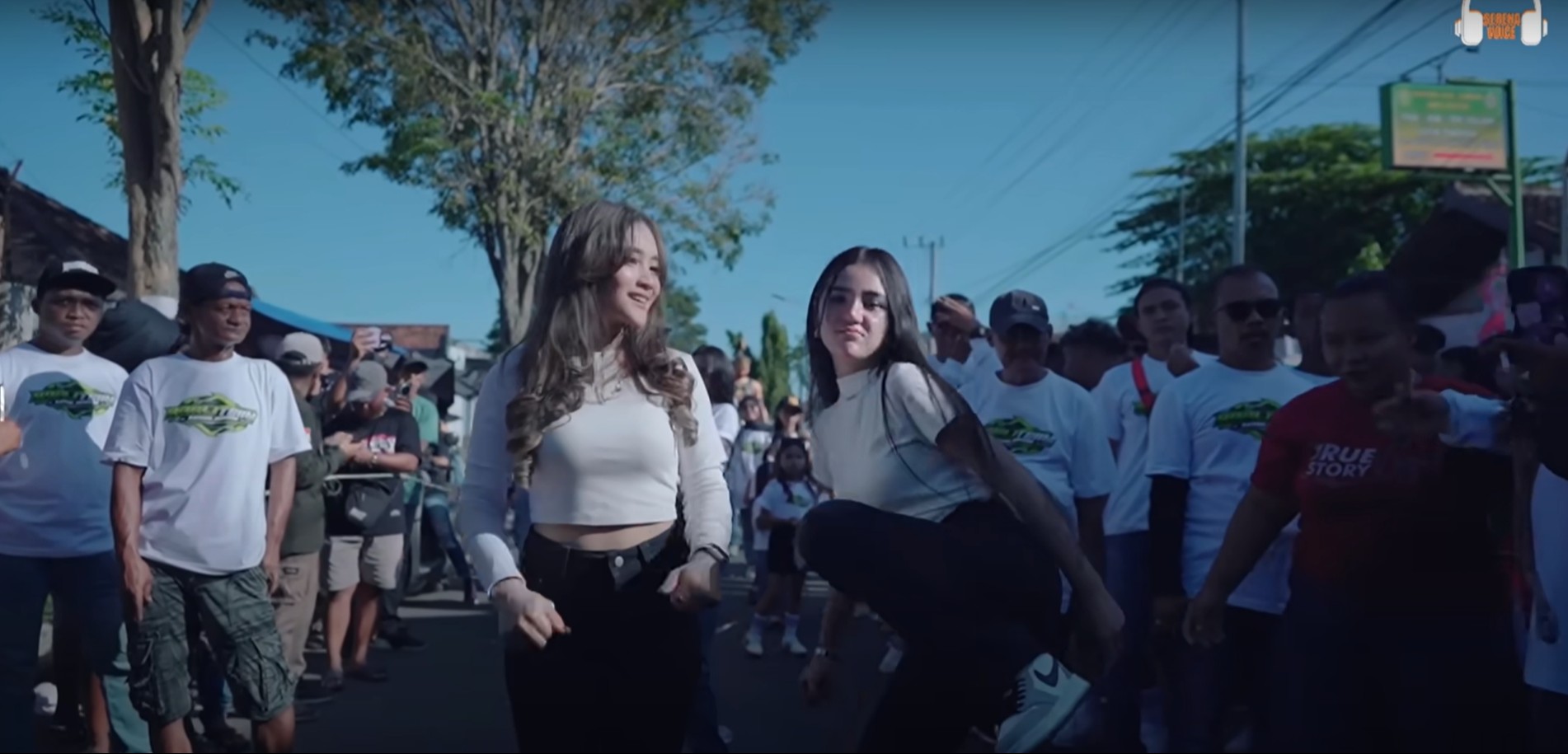 Viral Gak Main-Main! Lagu "Minggir Awas Pliket" Bikin Geger TikTok ...
