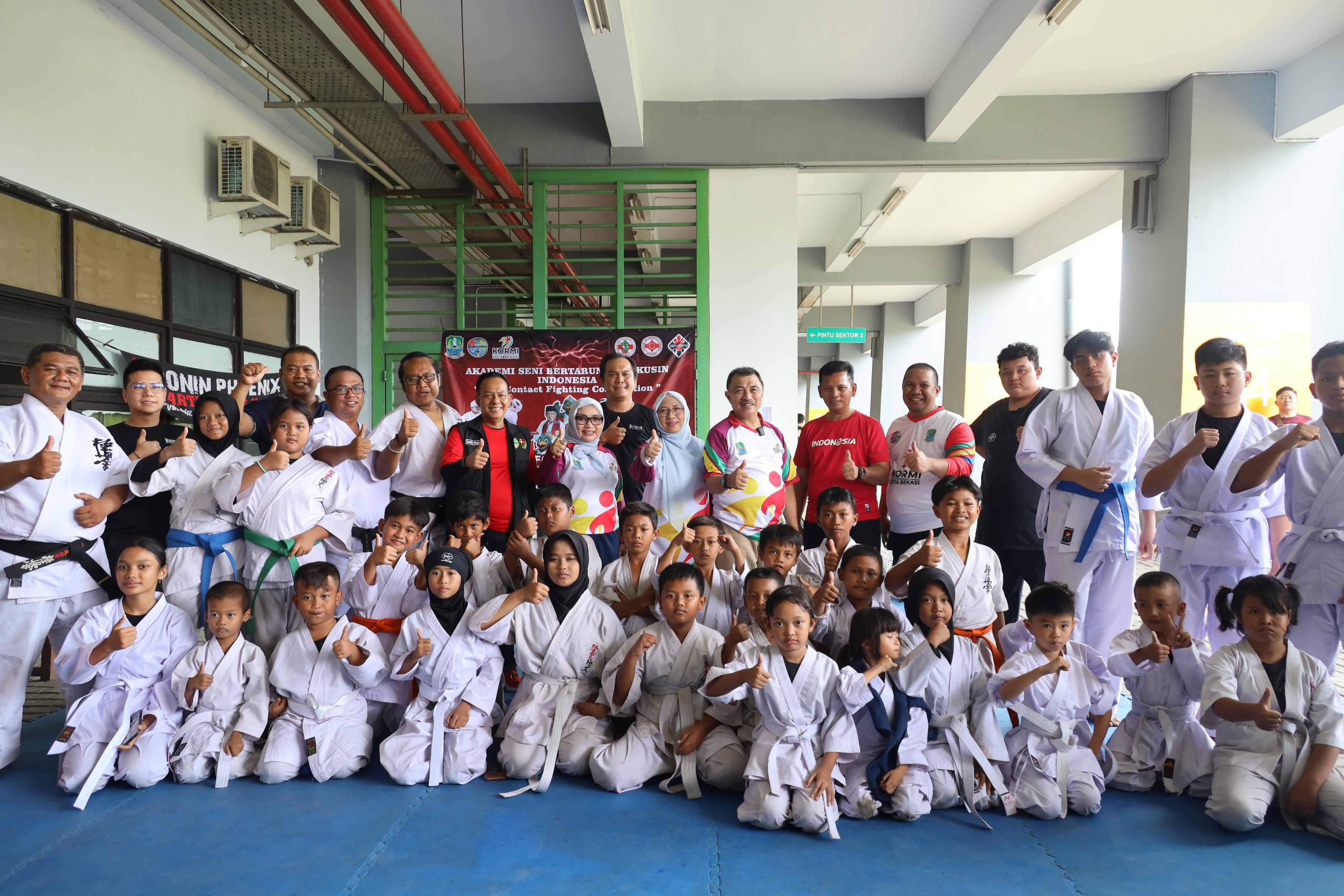 Ribuan Warga Padati Stadion Patriot, Forkot IV Jadi Simbol Semangat ...