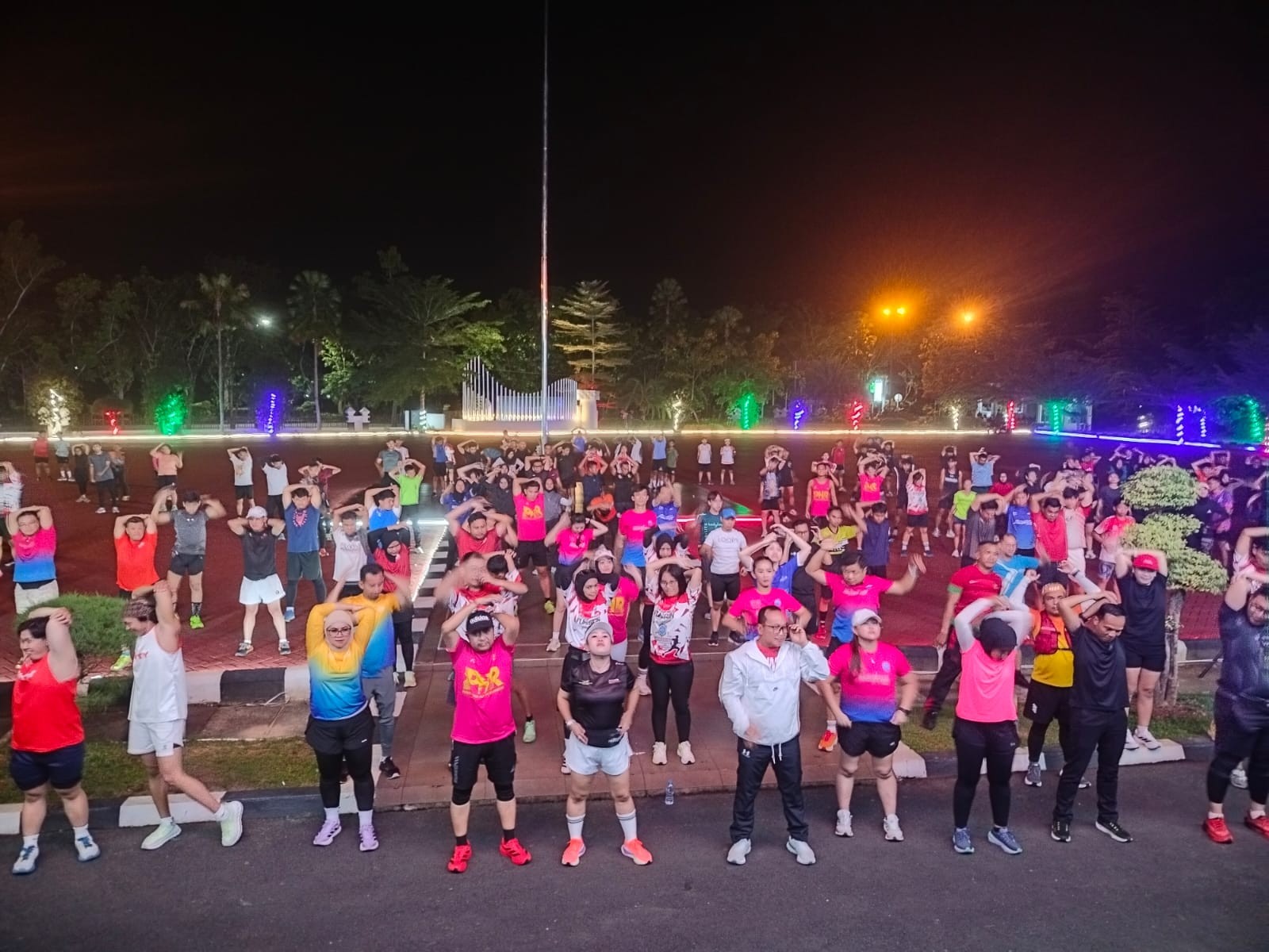 Warga Antusias Ikuti Tuesday Run Night di Halaman Kantor Bupati Kubu ...