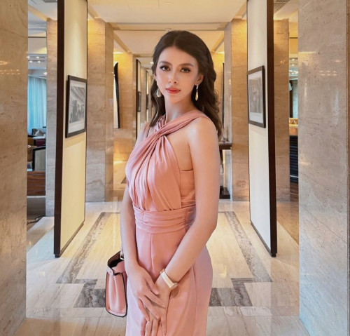 Cindy May McGuire, Vibes Soft Pink di Lorong Mewah | NNC Netralnews