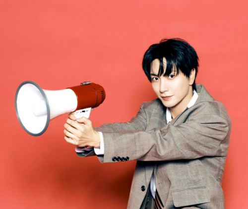 Leeteuk Super Junior Kepergok Pegang Rokok Saat Live, Videonya Viral ...