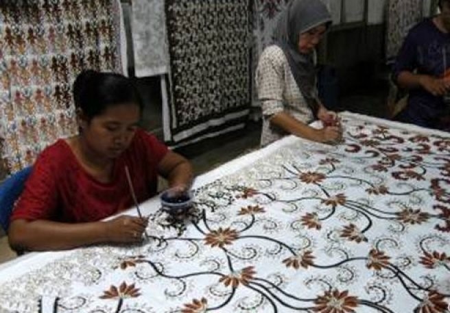 Bernilai Jual Tinggi, Pesona Batik Ambon Berbeda dengan Jawa | NNC ...