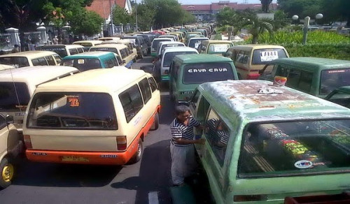 Angkutan Kota (Lyn atau Bemo) di Kota Pahlawan, Surabaya | NNC Netralnews