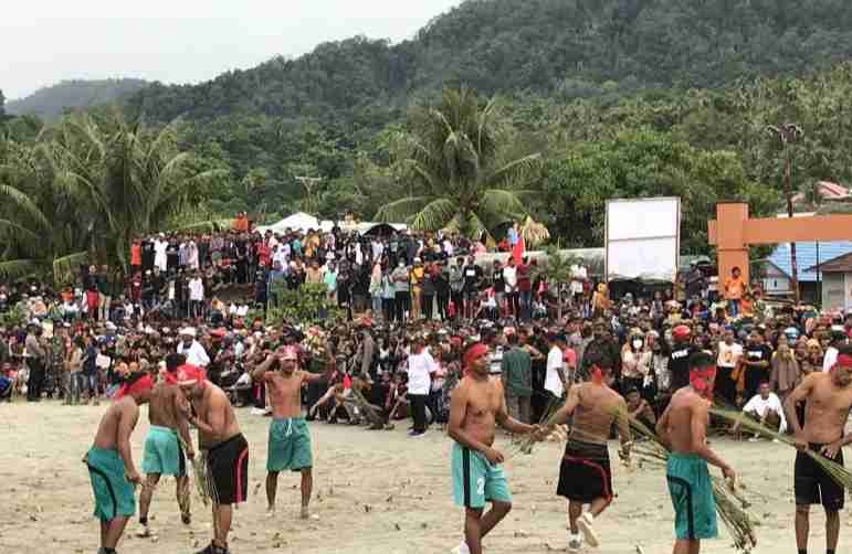 Serunya 'Baku Pukul Sapu Lidi' di Maluku | NNC Netralnews