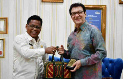 Meski Sudah 73 Tahun, Energi Dr. Rahmat Shah Tak Pernah Redup untuk ...