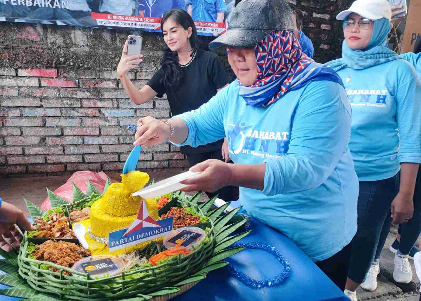 Rayakan HUT Ke-21, PAC Demokrat Cilincing Potong Tiga Tumpeng Sebagai ...