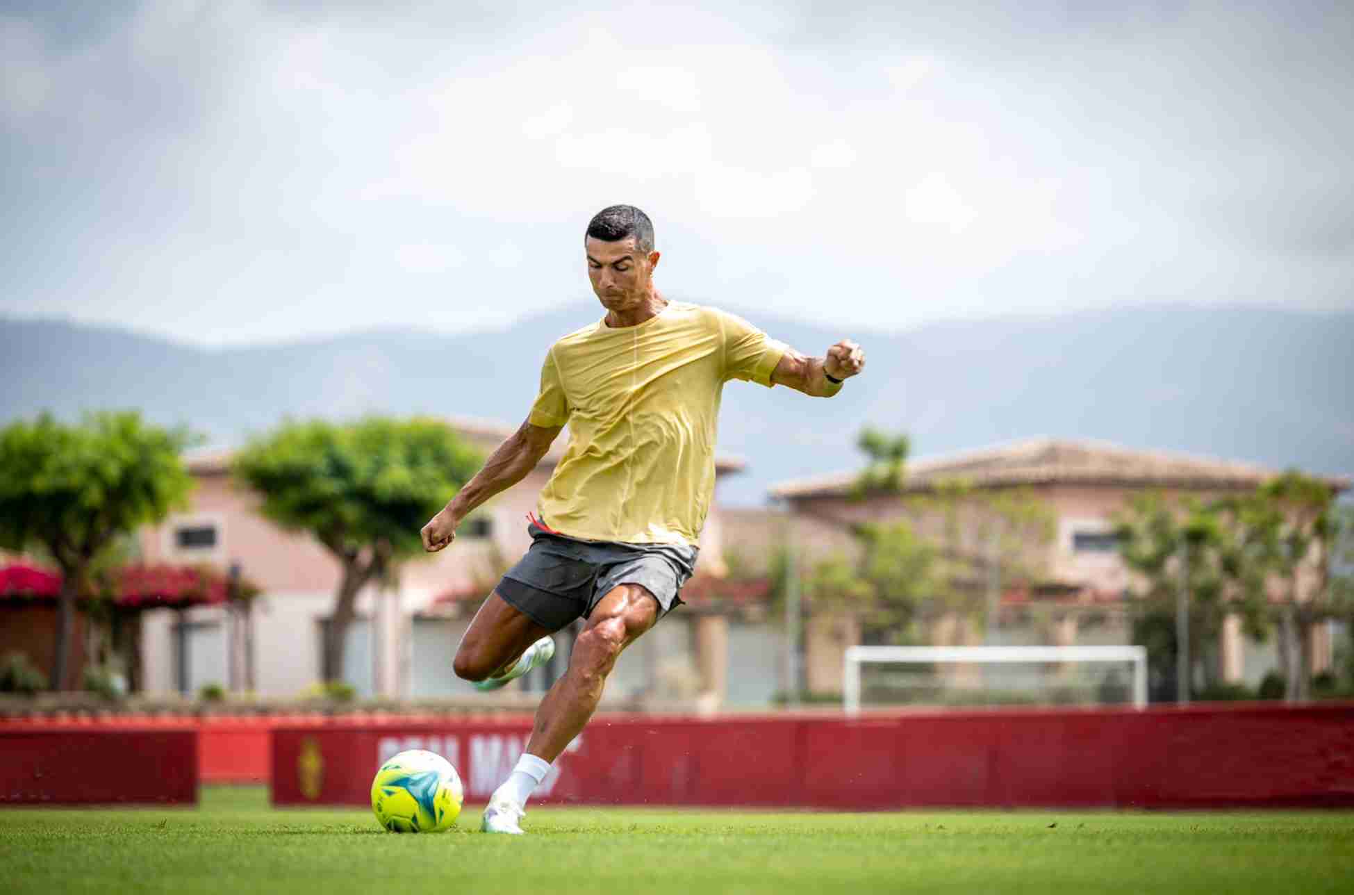Ronaldo Terbuka Pindah ke Napoli, Ternyata Ini Alasannya | NNC Netralnews Ronaldo Terbuka Pindah ke Napoli, Ternyata Ini Alasannya | NNC Netralnews