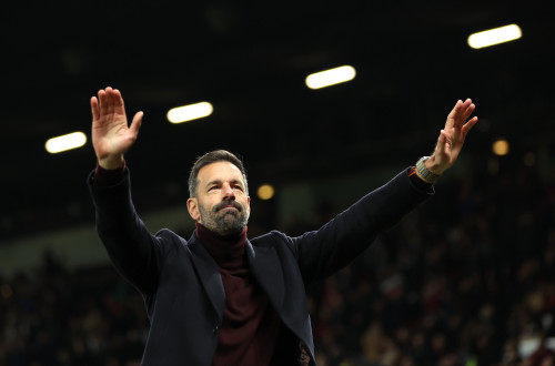 Ruud Van Nistelrooy Akui MU Kekurangan Stok Gelandang akibat Dilanda Badai Cedera | NNC Netralnews