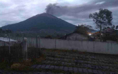 Gunung Kerinci Kembali Erupsi, Warga Diimbau Jauhi Wilayah 3 Km dari Kawah Aktif | NNC Netralnews