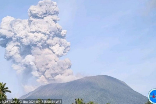 Erupsi, Gunung Ibu Keluarkan Lagi Abu Setinggi 1,5 Kilometer | NNC Netralnews