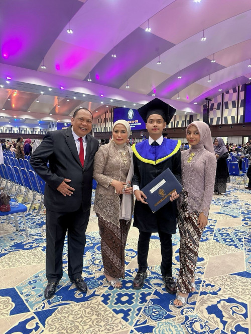 Kisah Inspiratif Aqiel Farhan Hafizh, Wisudawan yang Sukses Menekuni ...