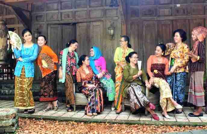 Kebaya, Apakah Benar Busana Indonesia? - News+ on RCTI+