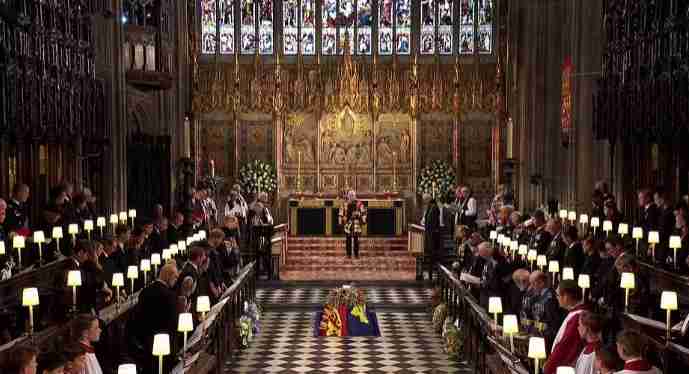 Peti Mati Ratu Elizabeth II Bak Ditelan Lantai Kapel St George, Dimana ...