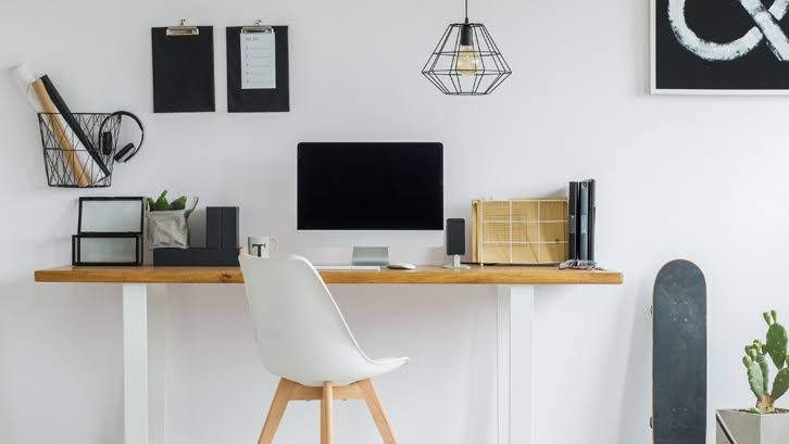 Kabel Charger Gak Lagi Kusut, Begini Cara Gen Z Menata Meja Kerja Biar ...