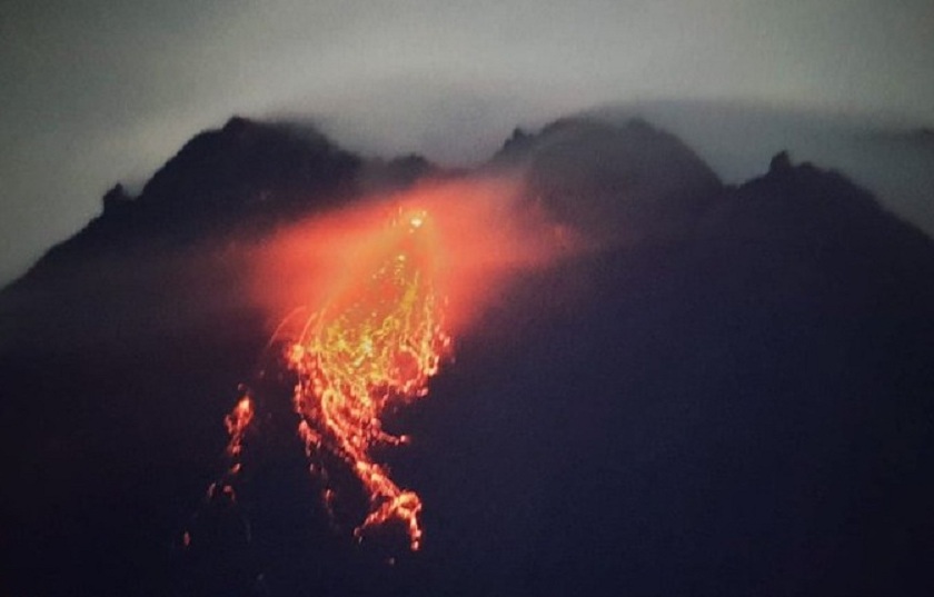 Gunung Merapi Luncurkan Dua Kali Awan Panas Hingga Sejauh 1,6 Kilometer ...